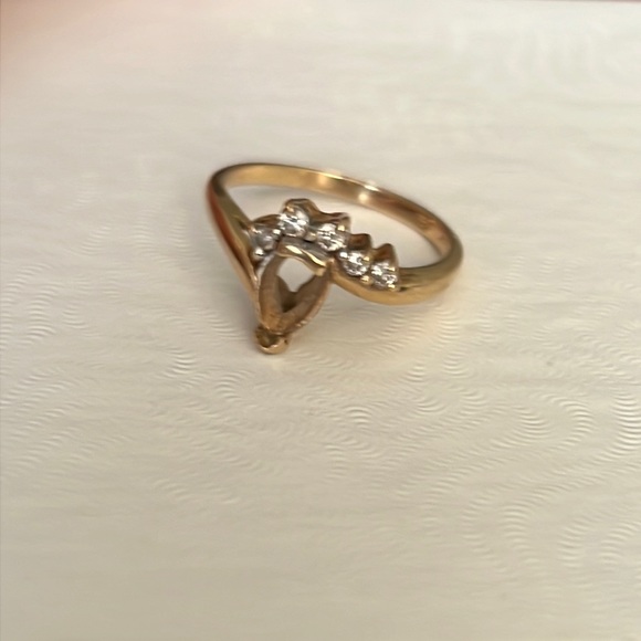 American Vintage | Jewelry | 4k Yellow Gold Sz 725 Ladies Ring W Five ...